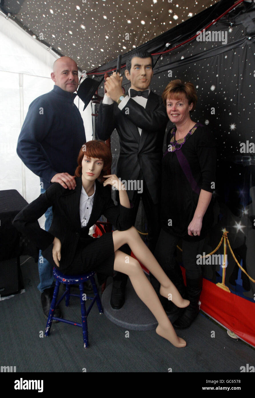 James bond setting hi-res stock photography and images - Alamy