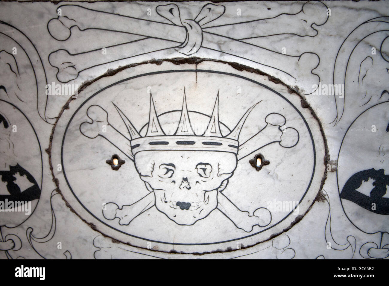 Skull and crossbones gravestone in the Basilica of Santa Maria Novella ...