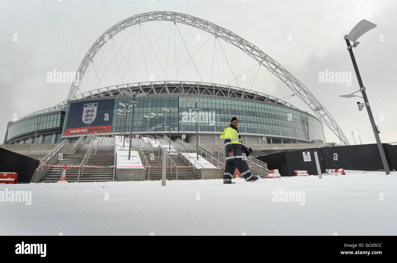 A snowy wembley stadium hi-res stock photography and images - Alamy