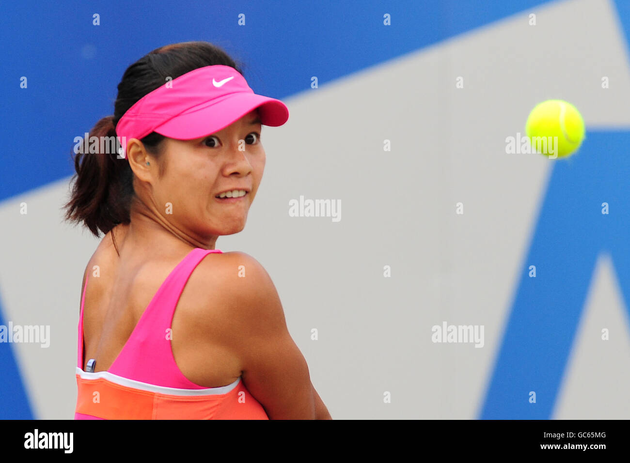 Li na portrait hi-res stock photography and images - Alamy