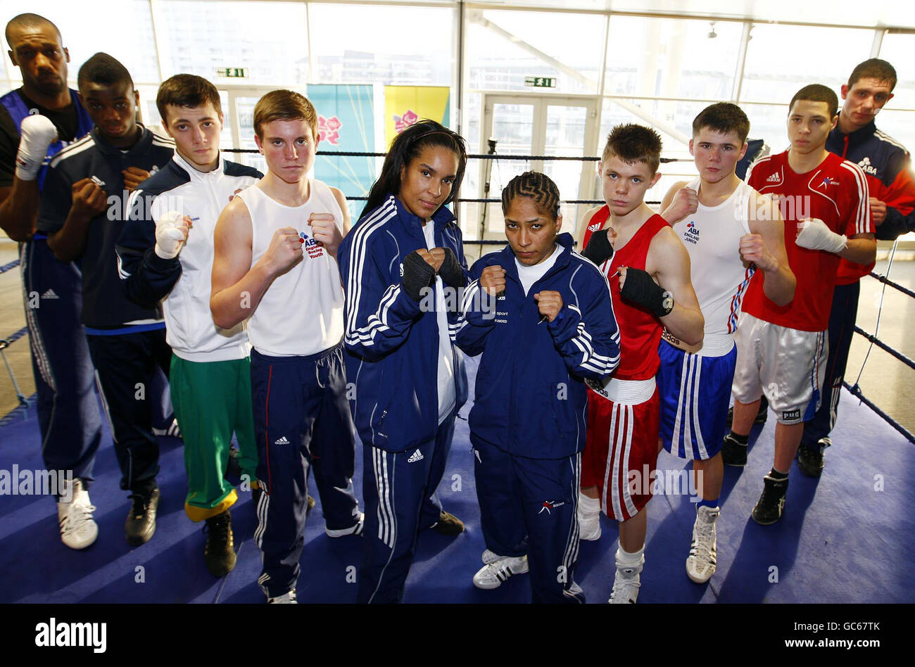 Olympic boxing hopefulls hannah beharry centre right hi-res stock ...