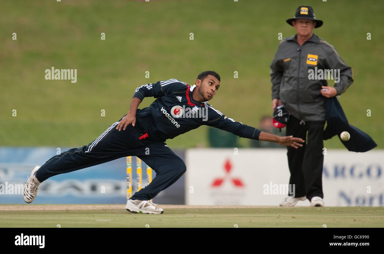 Cricket ball stop leg hi-res stock photography and images - Alamy