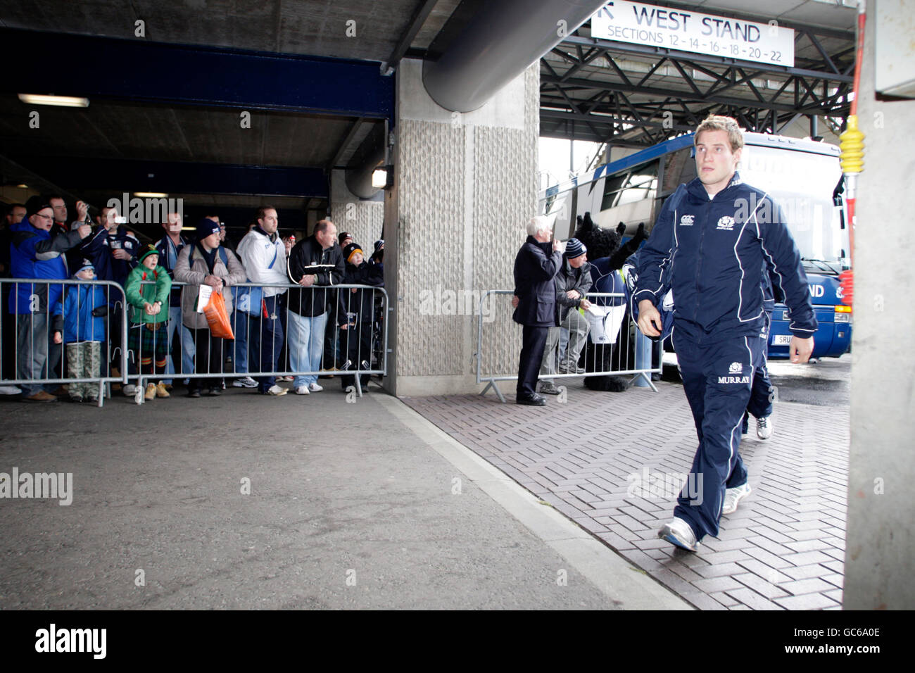 Scotland's Phil Godman steps off the team bus prior to kick off Stock ...