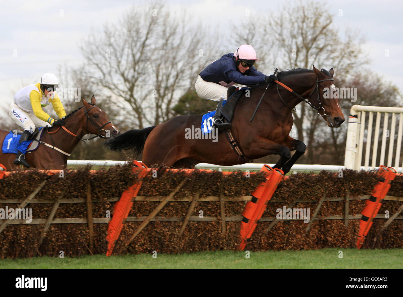 Horse Racing - Huntingdon Racecourse Stock Photo - Alamy
