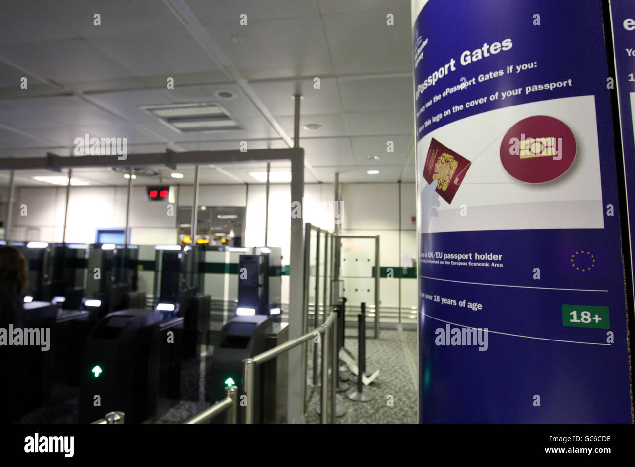 Facial recognition passport system hi-res stock photography and images ...