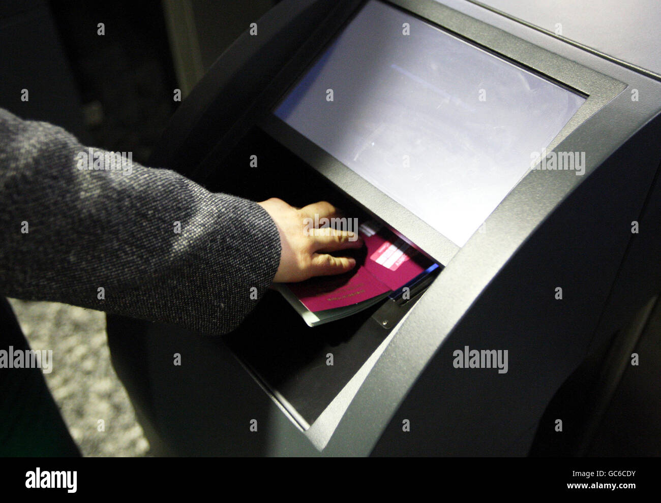 Facial recognition passport system hi-res stock photography and images ...