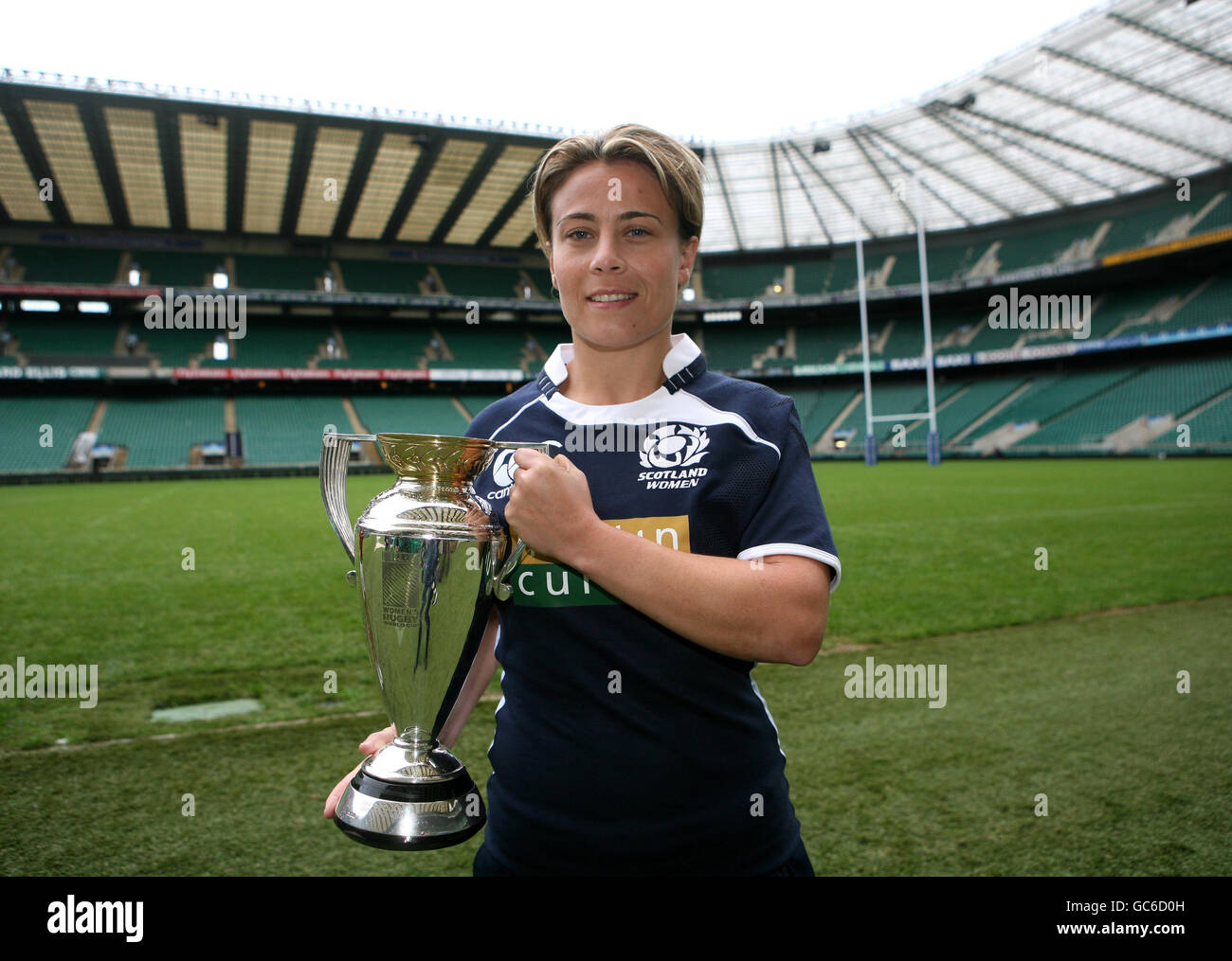 Scotlands sarah gill poses with the world cup at twickenham hi-res ...