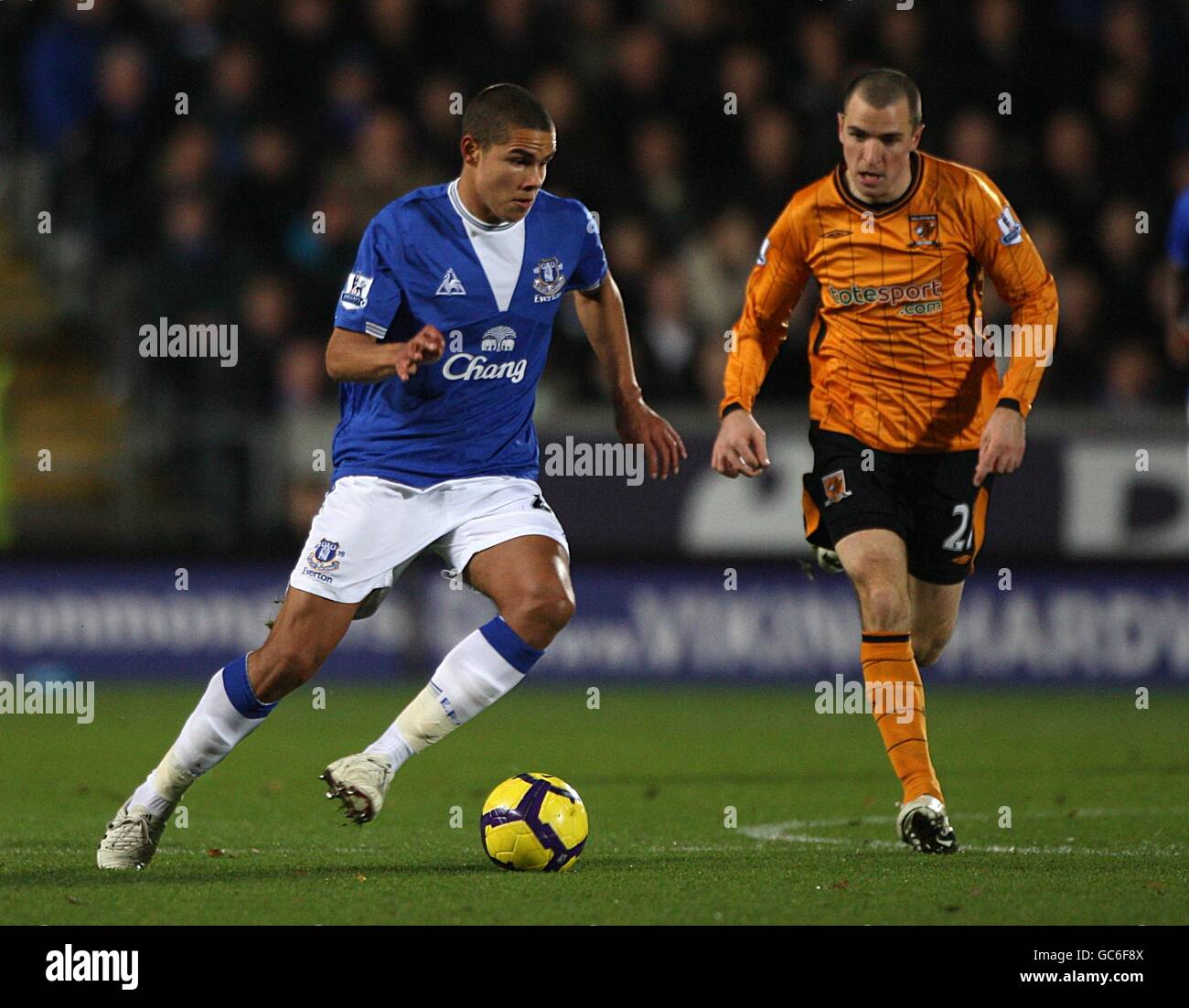 Everton's Jack Rodwell (left) gets past Hull City's Dean Marney Stock ...