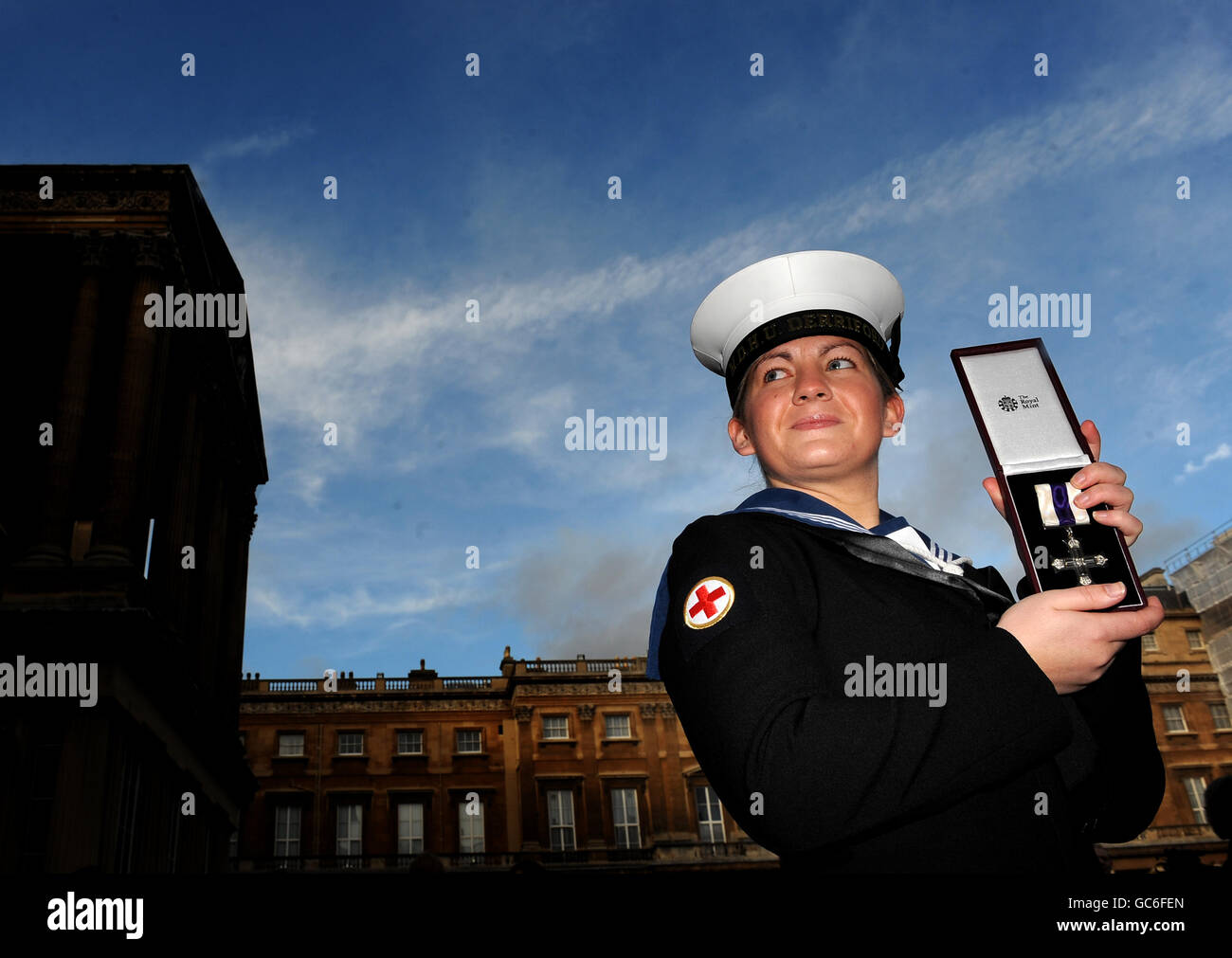 Kate nesbitt poses with her military cross hi-res stock photography and ...