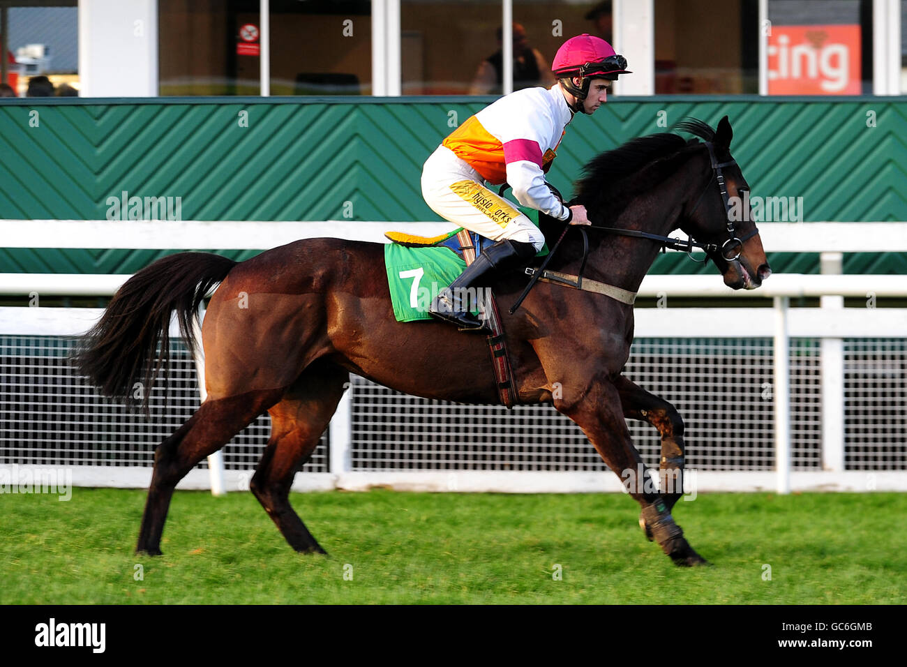 Racing christmas market day uttoxeter hi-res stock photography and ...