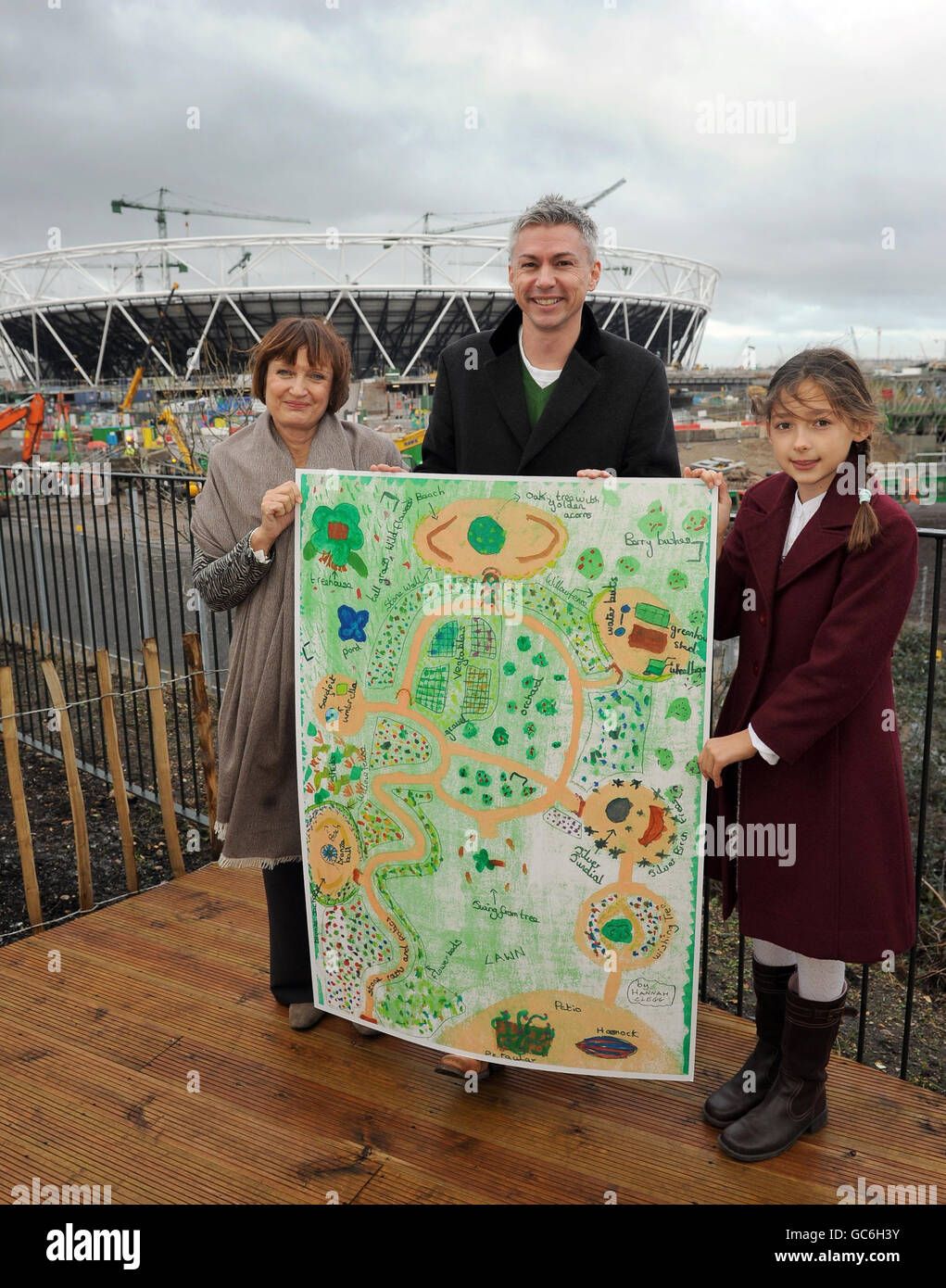 Tessa Jowell and Jonathan Edwards present Hannah Clegg, winner of the ...