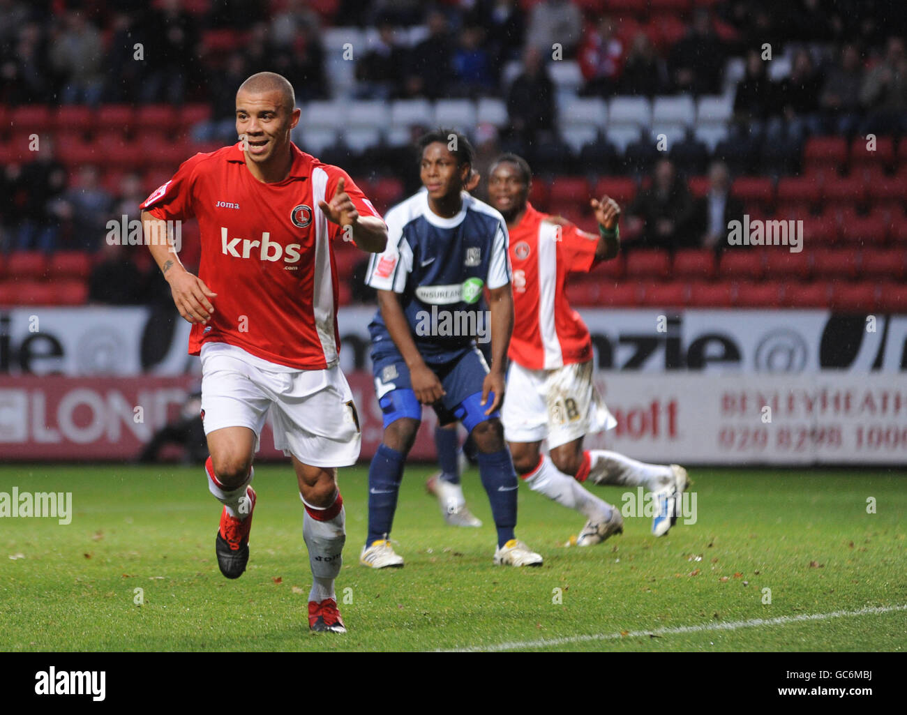 Deon burton charlton goal hi-res stock photography and images - Alamy