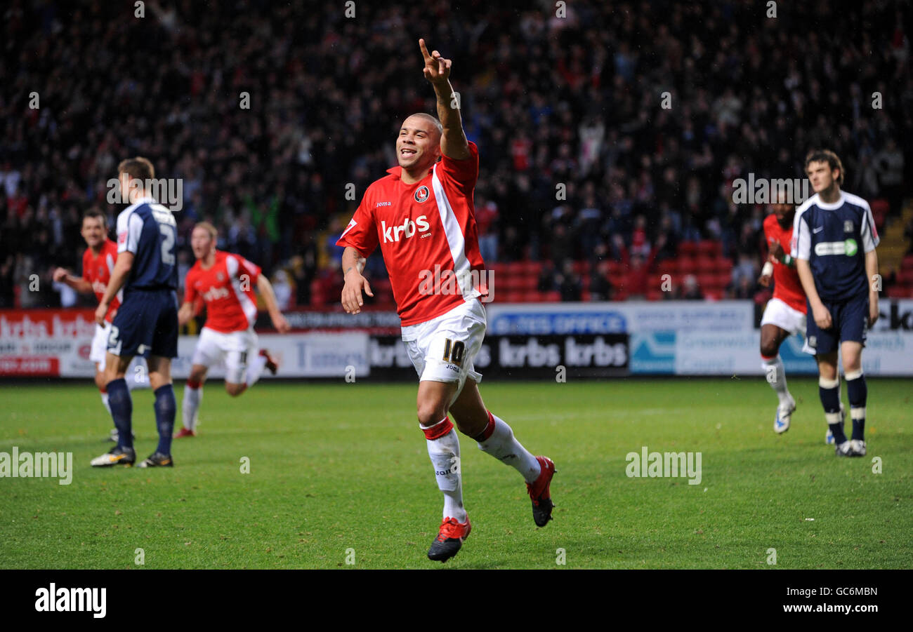 Deon burton charlton goal hi-res stock photography and images - Alamy