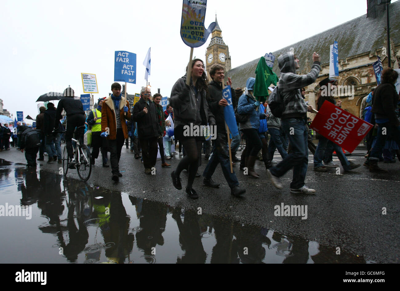 Climate change protesters form a human wave around the Houses of ...