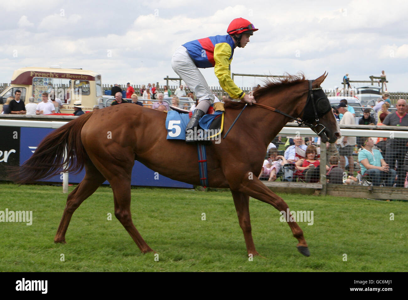 Diane's Choice ridden by Jamie Kyne goes to post for the John Bottomley ...