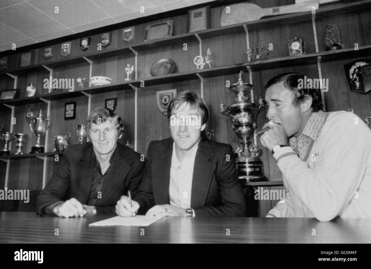 Steve daley signs manchester city hi-res stock photography and images ...