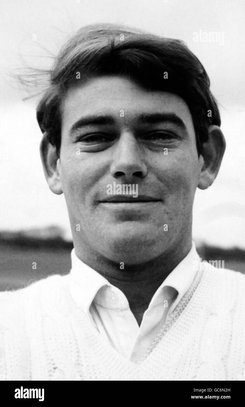 Sport cricket posing smiling hi-res stock photography and images - Alamy