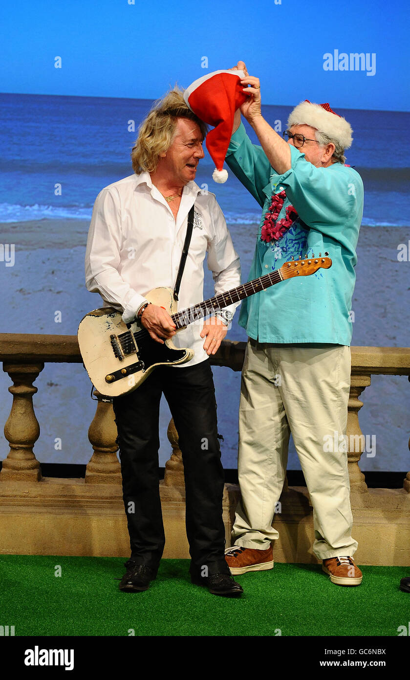 Tv presenter rolf harris hi-res stock photography and images - Alamy