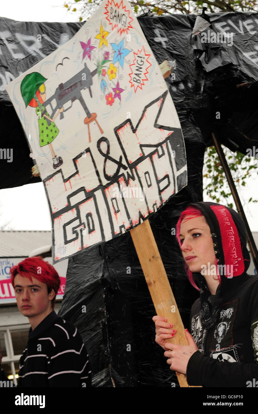 Notts Anti-Militarianism demonstrators march against a Heckler & Koch ...