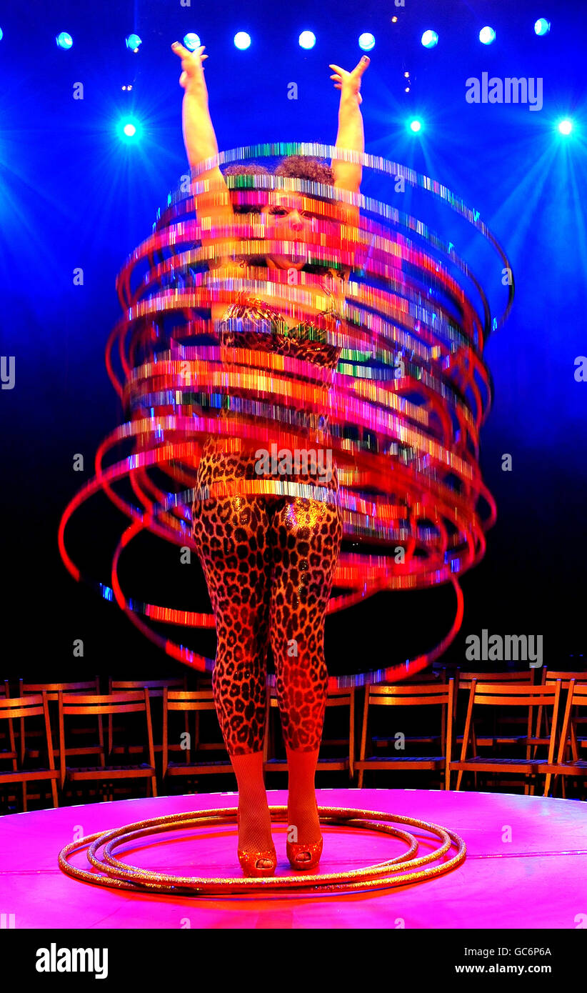 La clique circus hi-res stock photography and images - Alamy