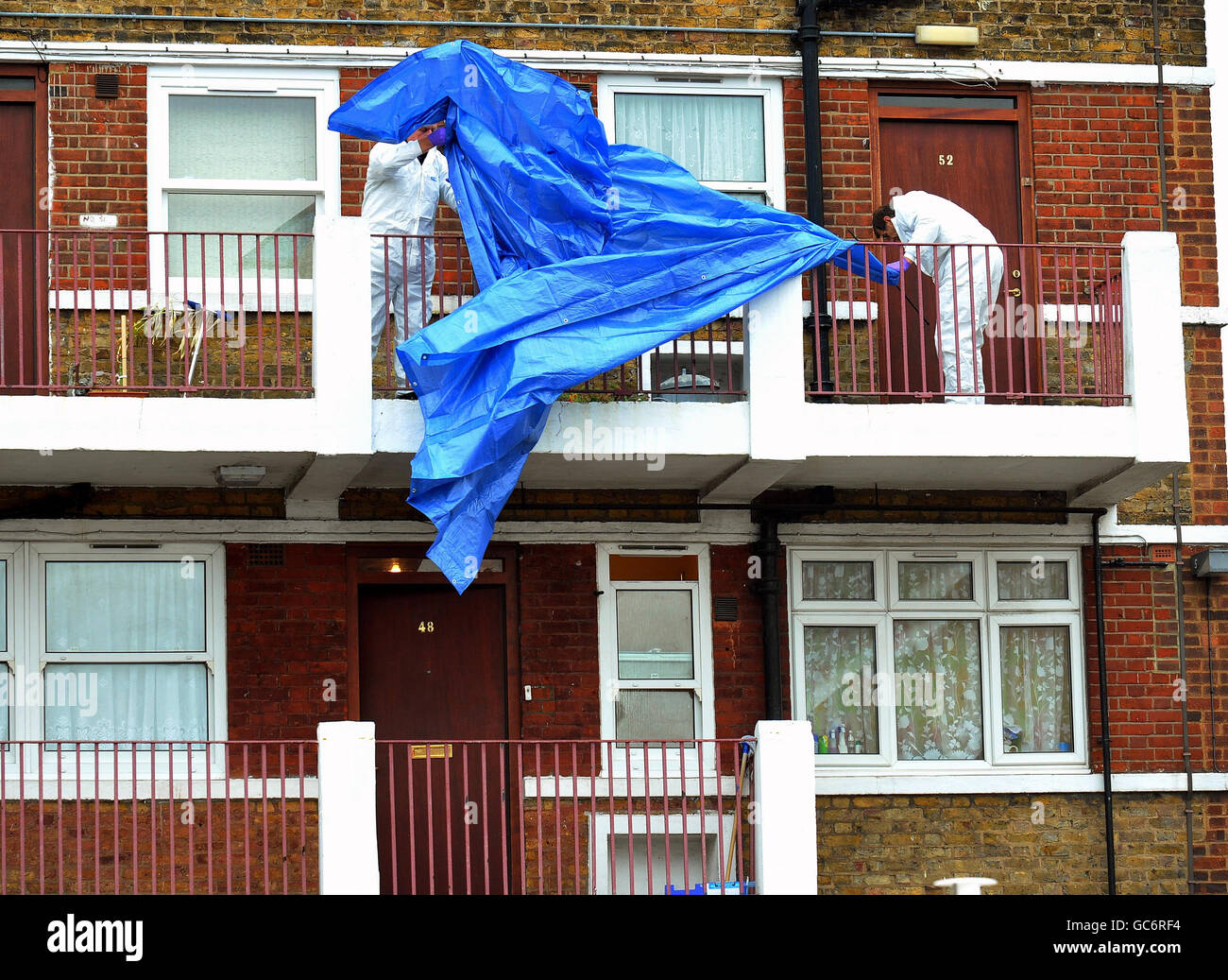 Crime scene investigators outside hi-res stock photography and images ...