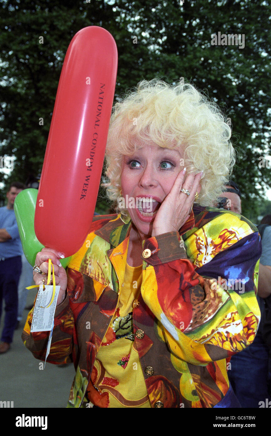 Barbara windsor hi-res stock photography and images - Alamy