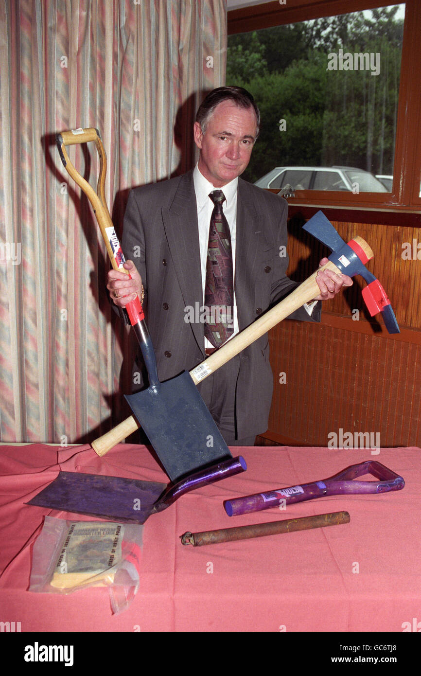 DET. INSPECTOR MARTIN FITZGERALD WITH WEAPONS SIMILAR TO THOSE USED IN ...