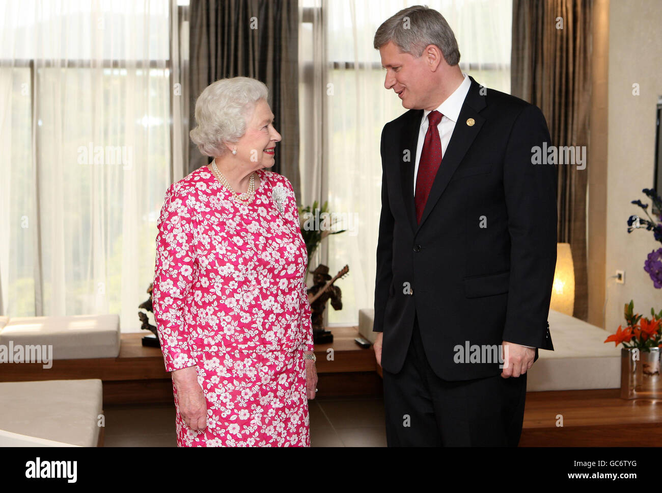 Queen elizabeth ii smiles as she with canadian prime minister hi-res ...
