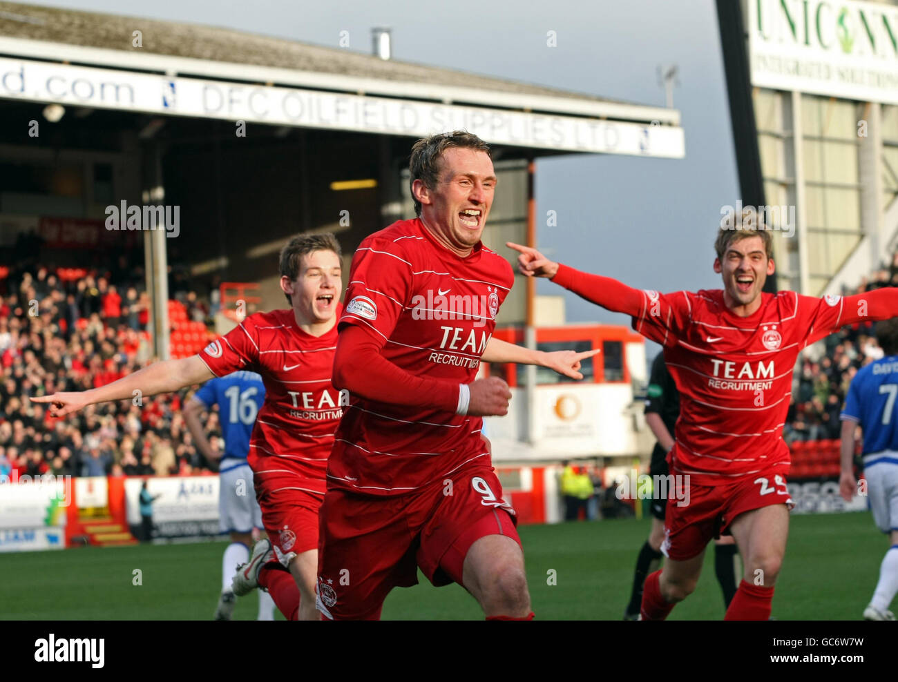 Aberdeen's Lee Miller (centre) celebrates scoring his sides first goal ...