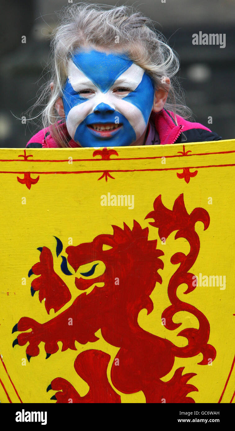 Saltire face paint hi-res stock photography and images - Alamy