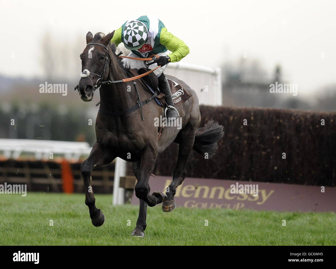 Hennessy gold cup day at newbury racecourse hi-res stock photography ...