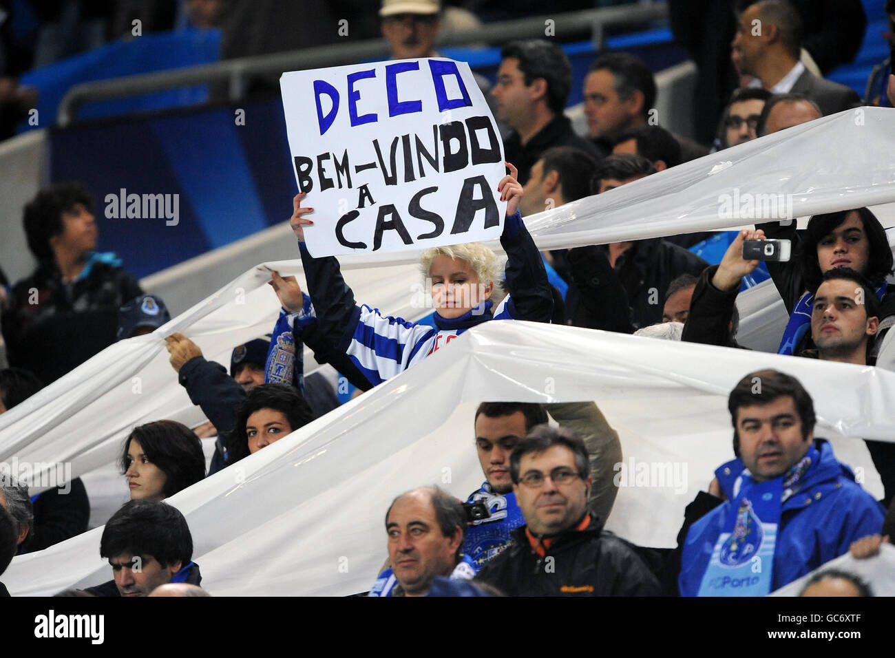 Soccer - UEFA Champions League - Group D - FC Porto v Chelsea - Estadio ...