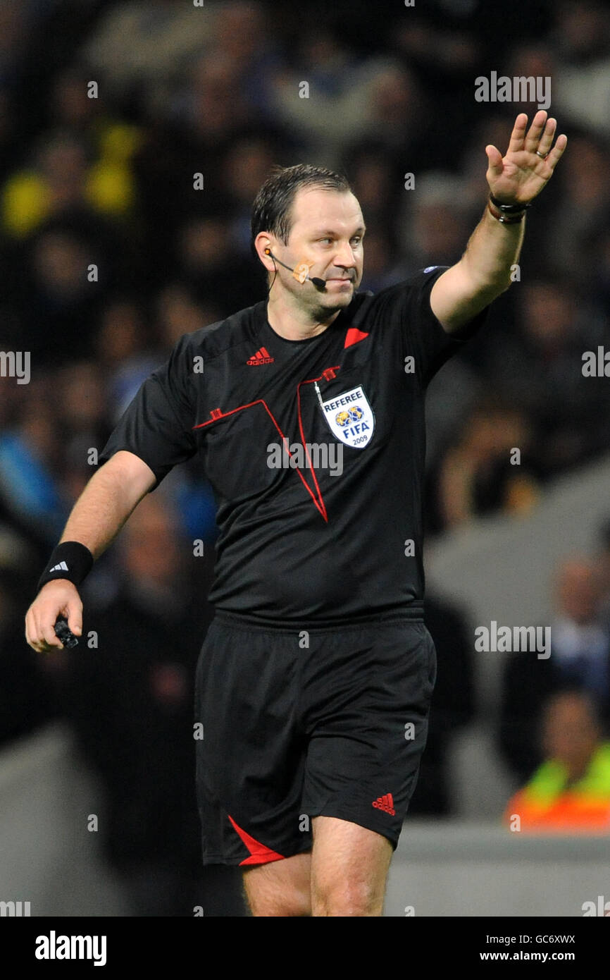 Estadio do dragao referee jonas eriksson hi-res stock photography and ...
