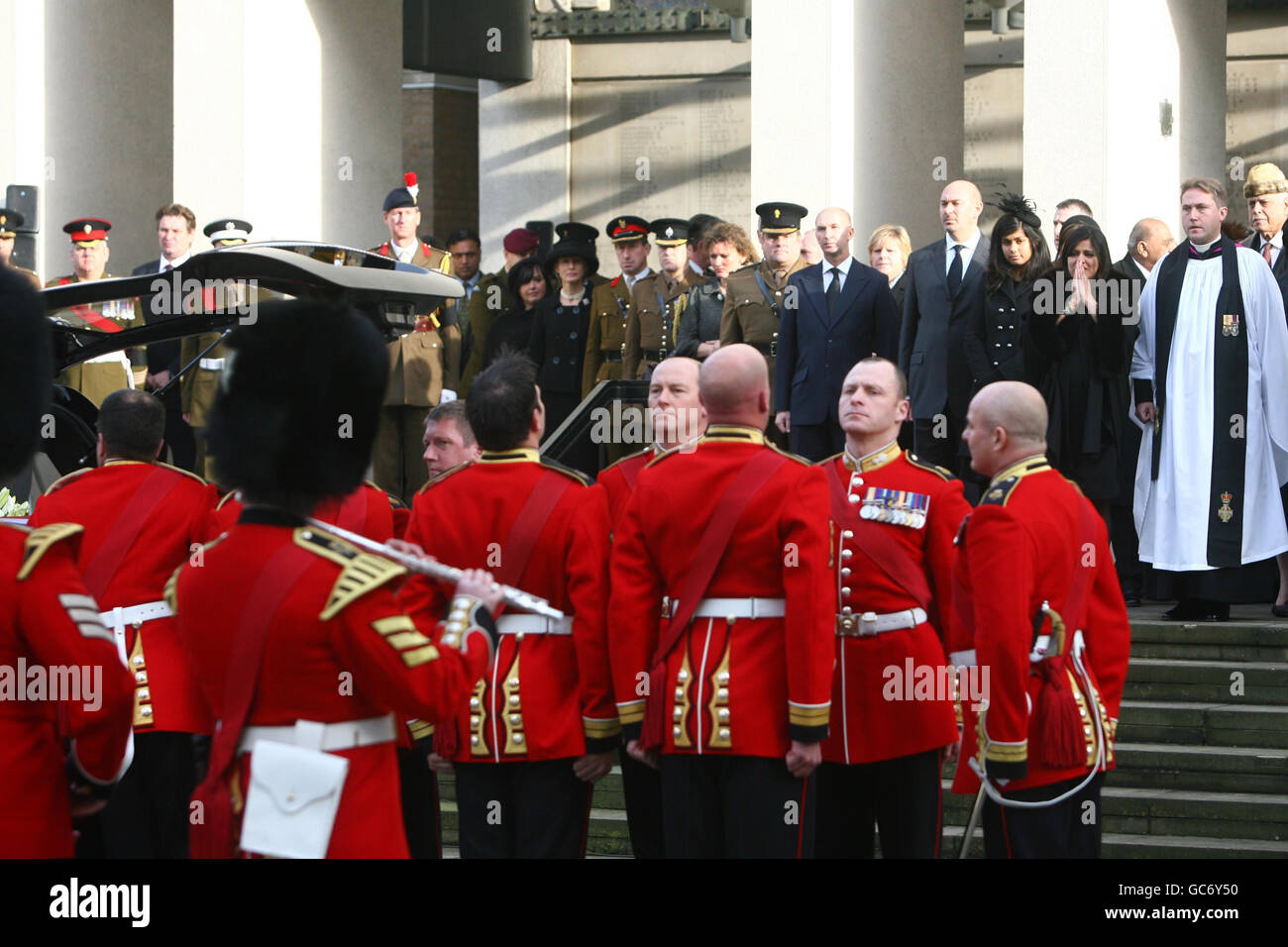 Nausheen Chant (Right), the widow of Warrant Officer Class 1 Darren ...
