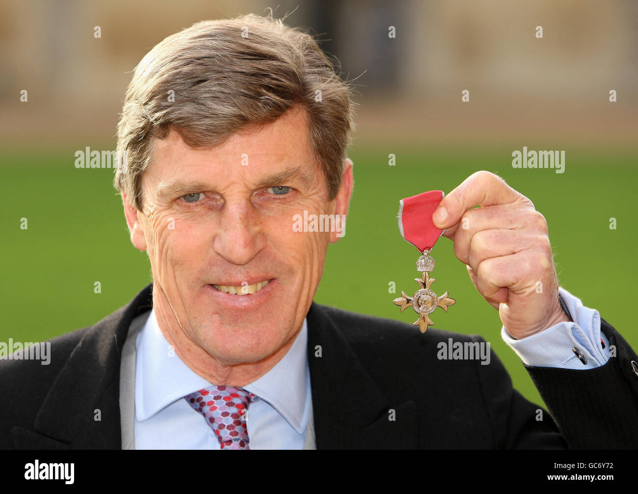 Brough scott jockey presenter hi-res stock photography and images - Alamy