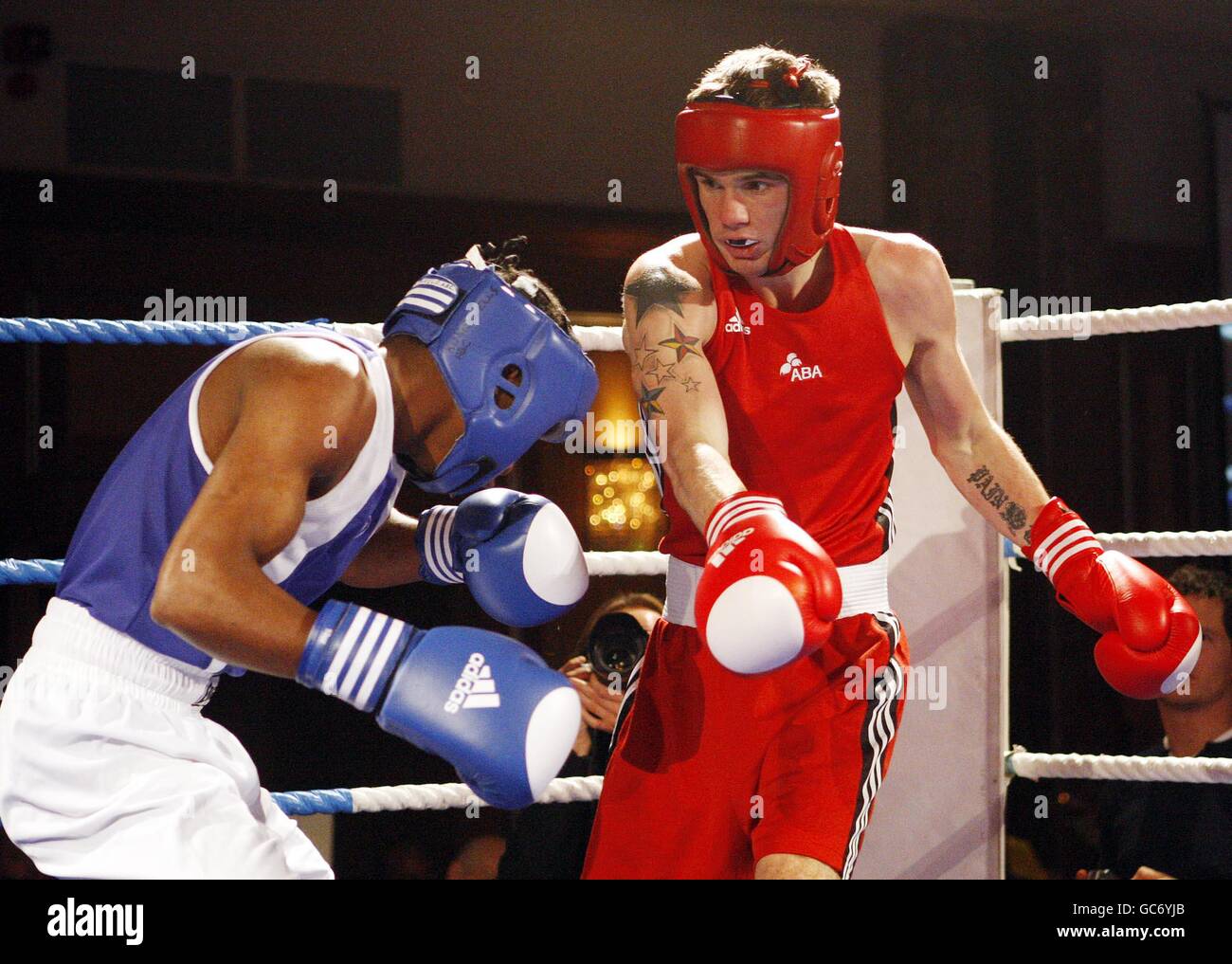 Englands sgt steve sweeny right fighting scotlands elias gear hi-res ...