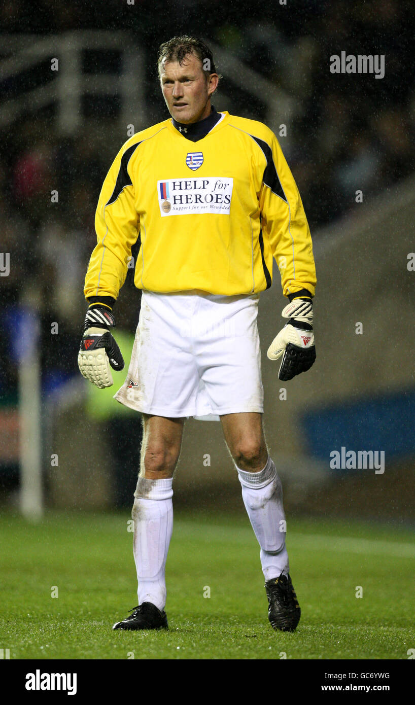 Dave beasant england hi-res stock photography and images - Alamy