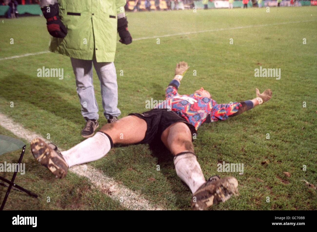 Wimbledon's Hans Segers celebrates victory over Liverpool Stock Photo ...