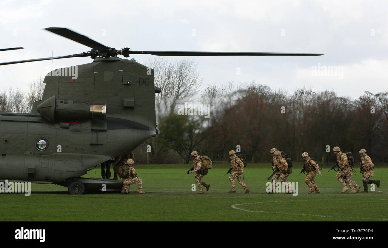 Extra troops deployed to Afghanistan. Soldiers from the 1st Battalion ...