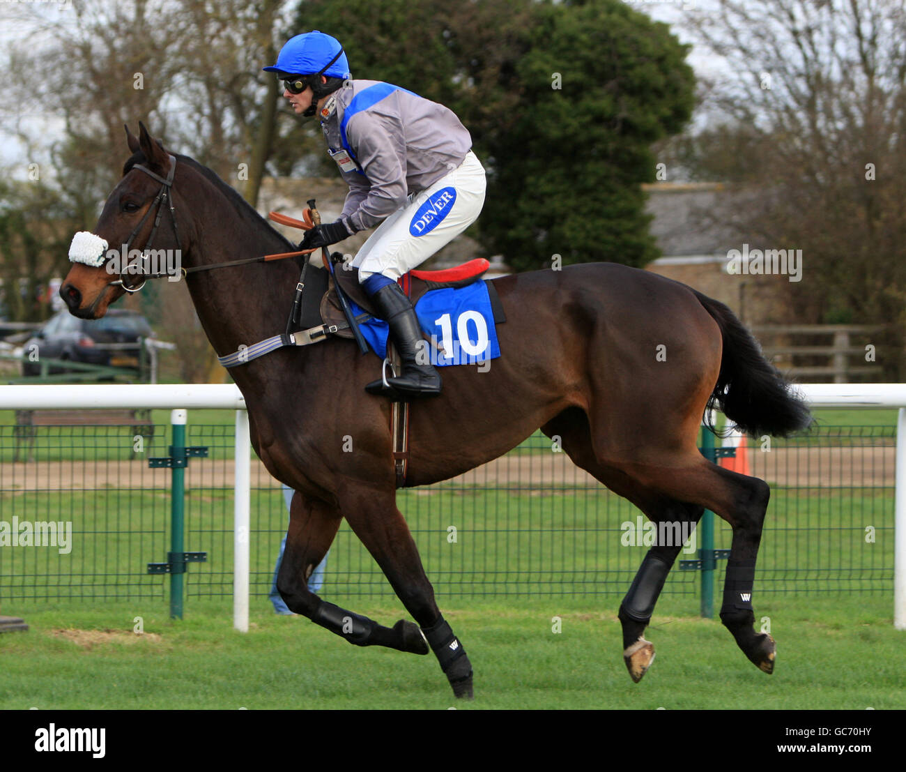 Horse Racing - Huntingdon Racecourse Stock Photo - Alamy
