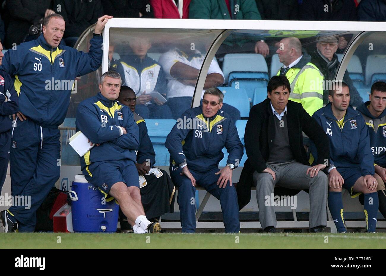 Goalkeeping coach steve ogrizovic hi-res stock photography and images ...