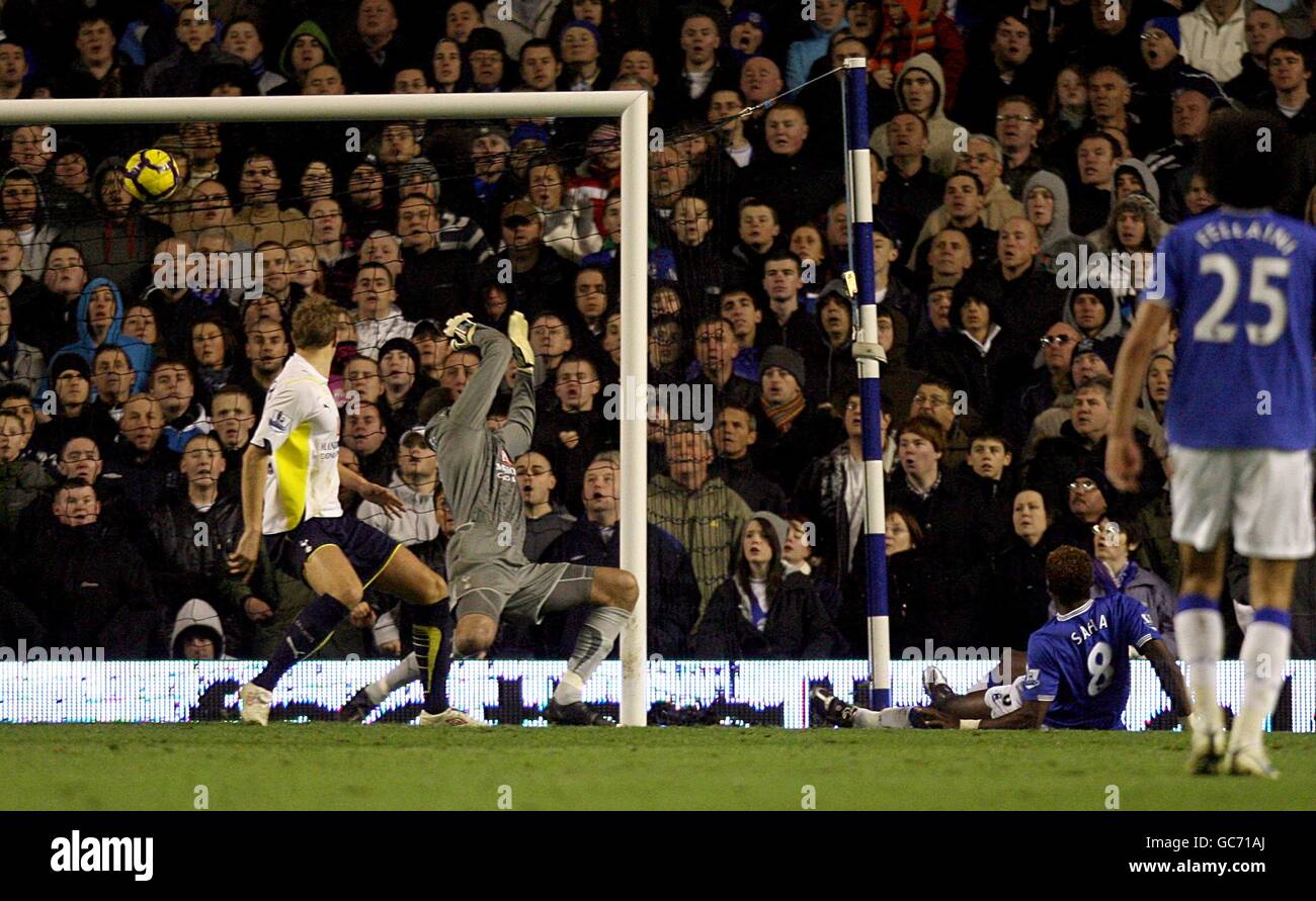 Everton's Louis Saha (right) scores their first goal past Tottenham ...