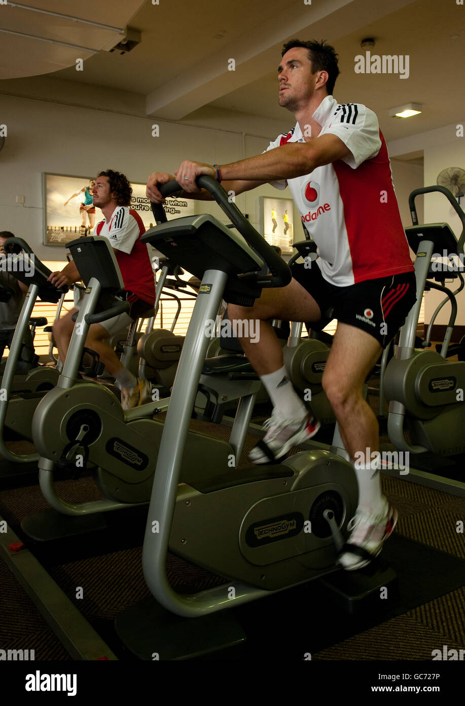 England's Kevin Pietersen (right) and Ryan Sidebottom during a gym ...