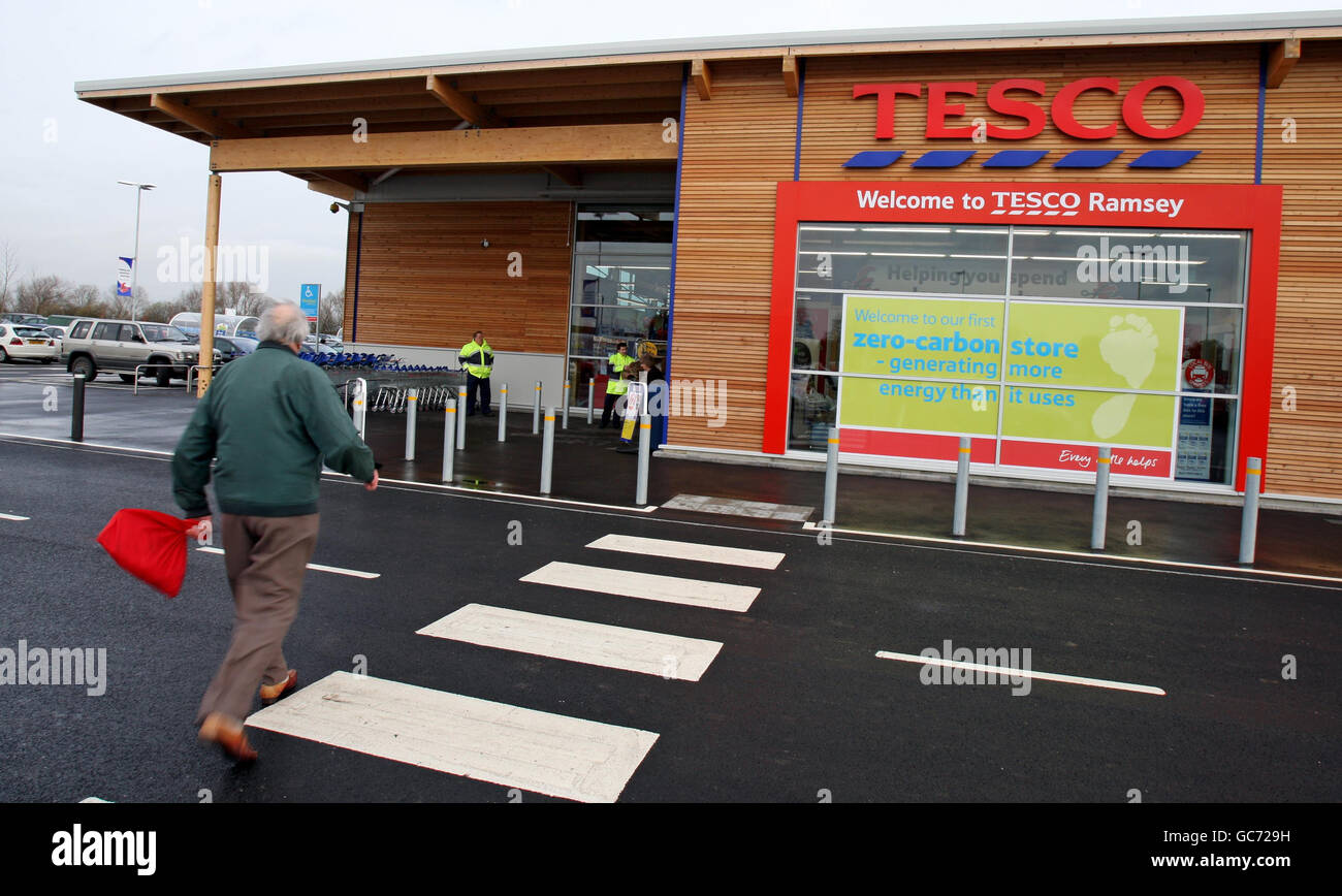 Carbon neutral Tesco store. A general view of the world's first carbon ...