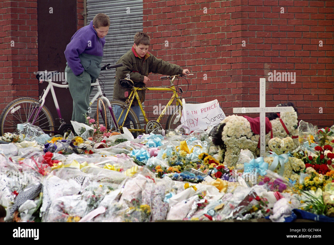 James bulger funeral hi-res stock photography and images - Alamy