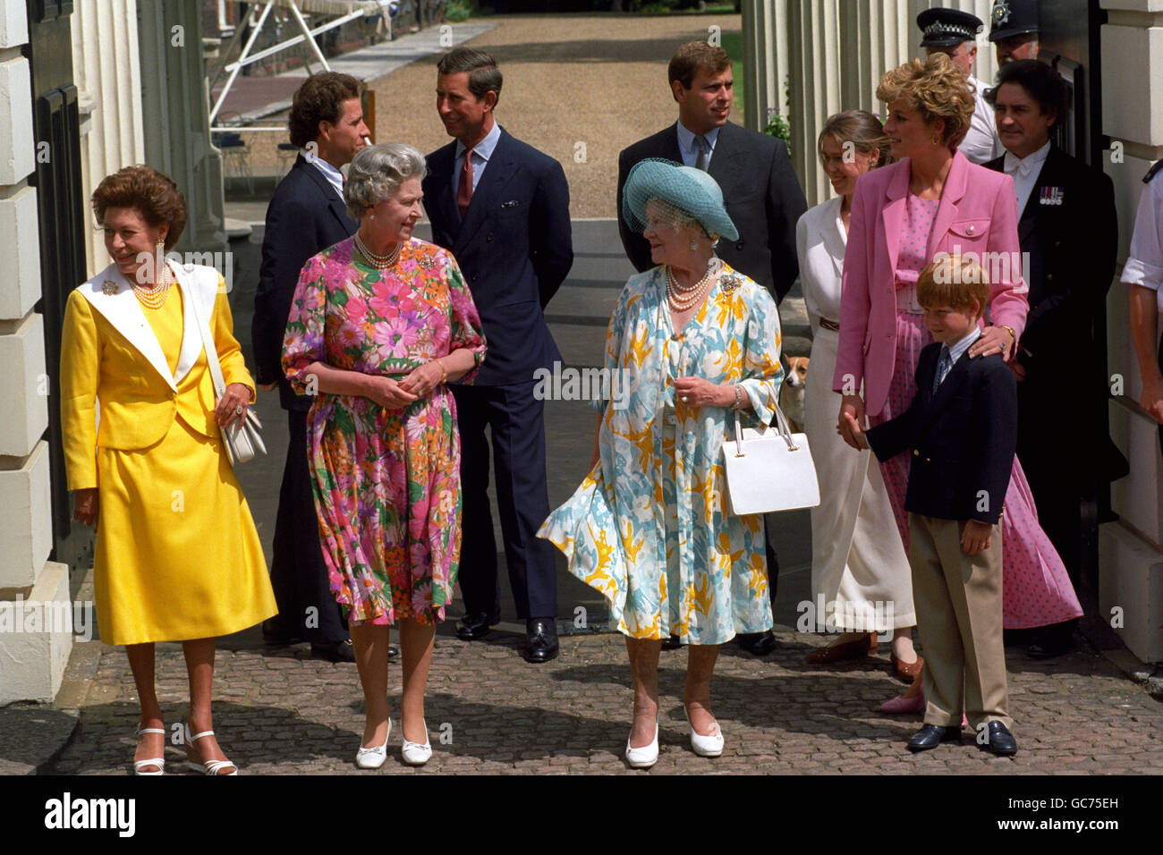 Clarence House's Instagram, Twitter & Facebook on IDCrawl