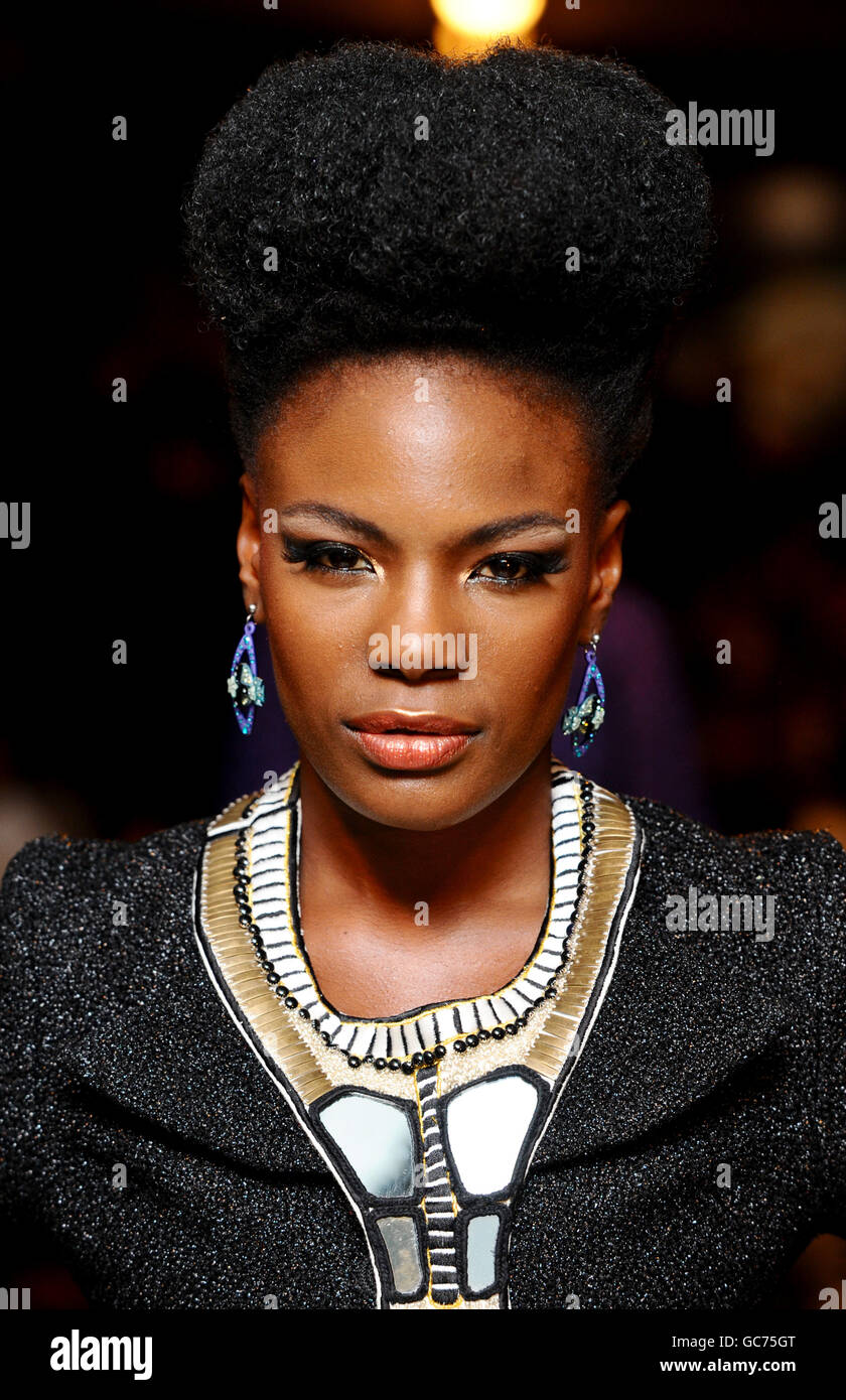 Shingai Shoniwa of The Noisettes at the Anglomania by Vivienne Westwood ...