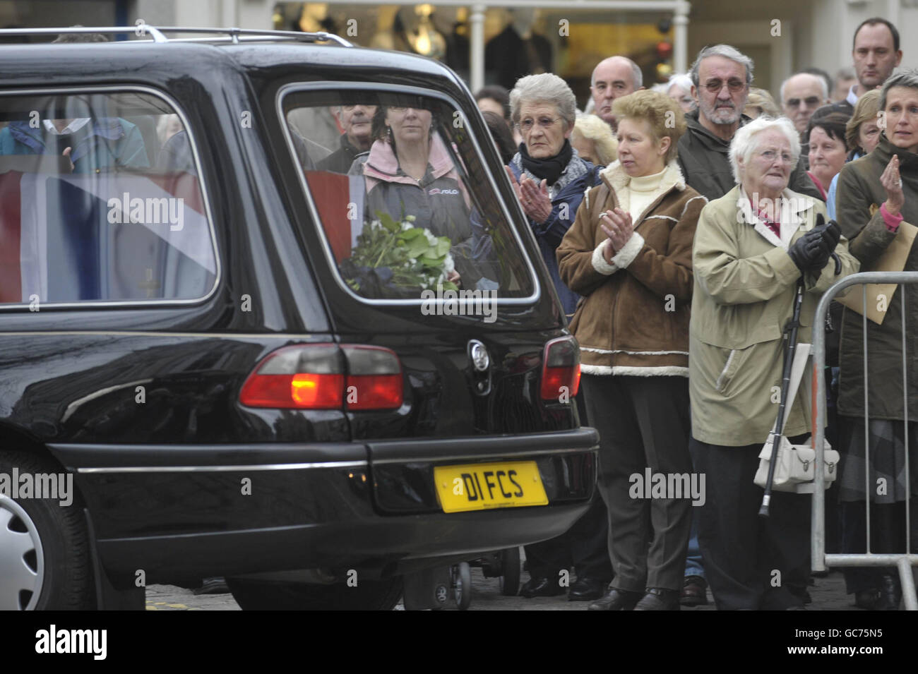 Mourners watch funeral service hi-res stock photography and images - Alamy