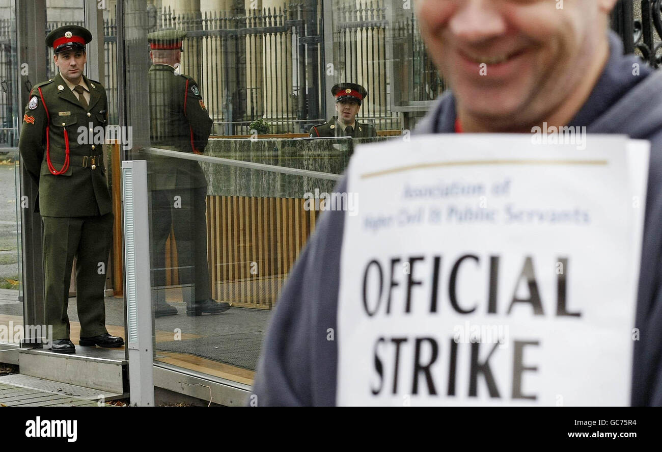 Public service workers strike Stock Photo - Alamy