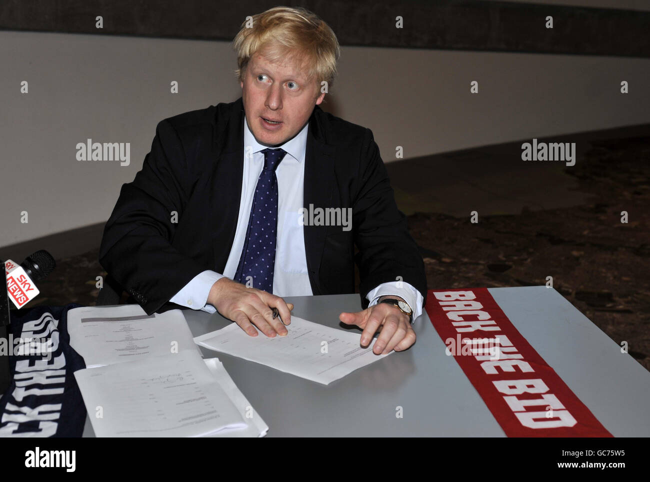 London Mayor Boris Johnson, signing the official host city agreement ...